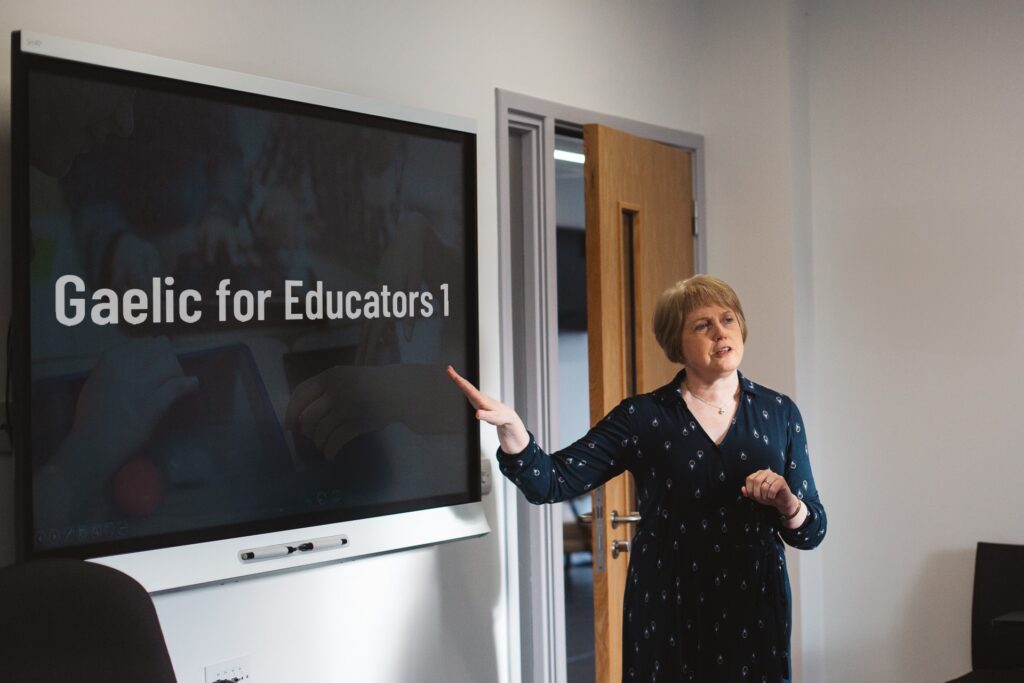 NEW FULLY FUNDED GRAMMAR MODULE FOR GAELIC TEACHERS - Sabhal Mòr Ostaig